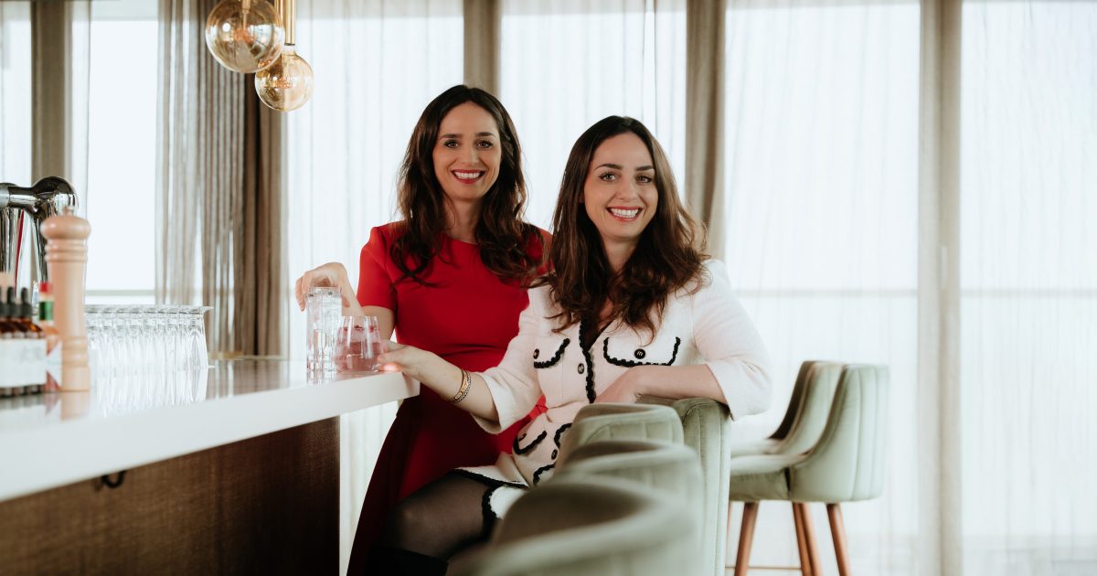 Zo veroveren tweelingzussen Joyce en Raissa… | Discovered by Porsche